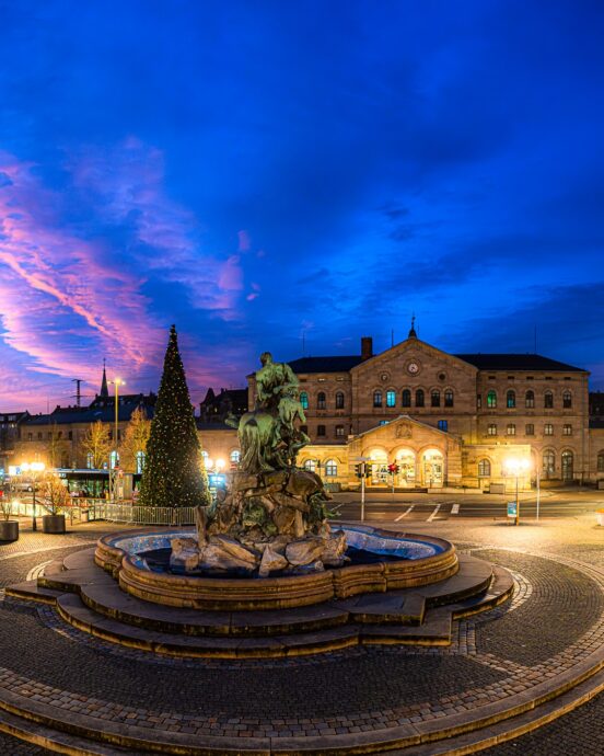 Centaurenbrunnen, Bahnhofsplatz und Fürther Hauptbahnhof - Faszination ...